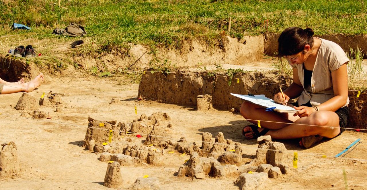 Pedras que falam: A Arqueologia e o Estudo das Primeiras Civilizações ...